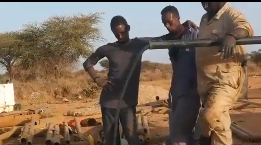 Oil Discovered By Somali Water Drillers In Salahlay, Somaliland: Watch ...